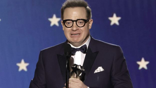 Brendan Fraser: The Whale star emotional as he collects Critics Choice ...