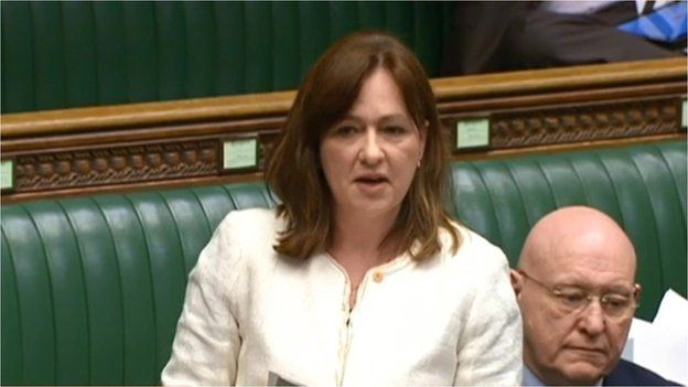 Liz Saville Roberts i arwain grŵp seneddol Plaid Cymru - BBC Cymru Fyw