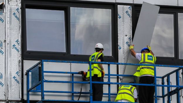 Grenfell: Government changes controversial cladding advice - BBC News