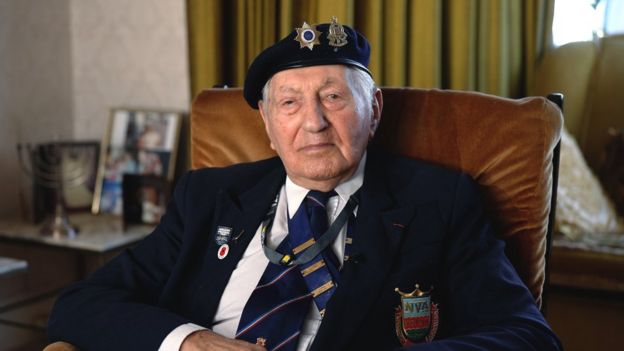 Capturing war-time memories, before it is too late - BBC News