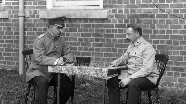 Photos reveal 'fascinating snapshot' of WW1 aftermath - BBC News