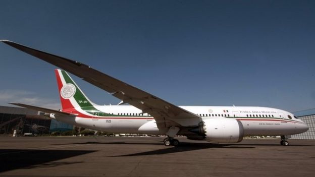 Mexican president to hold raffle over predecessor's plane - BBC News