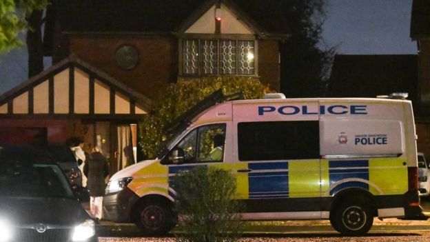 Rochdale deaths: Man and woman found dead in house - BBC News