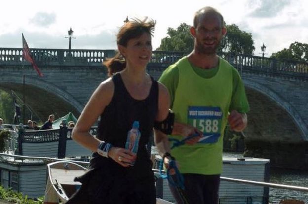 Running blind: How do you run the London Marathon without sight? - BBC News