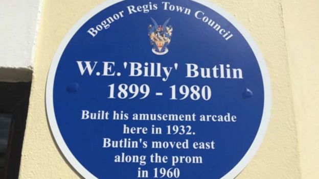 Billy Butlin remembered with Bognor Regis blue plaque - BBC News