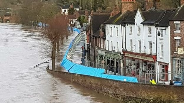 Shrewsbury flooding: 'Highest ever' peak could be recorded - BBC News