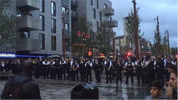 Walthamstow Central fight: Up to 200 teenagers present - BBC News