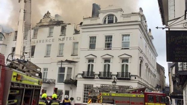 Exeter fire wrecks 'oldest hotel in England' - BBC News