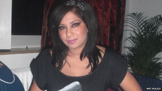 Man murdered wife after seeking replacement on Facebook - BBC News