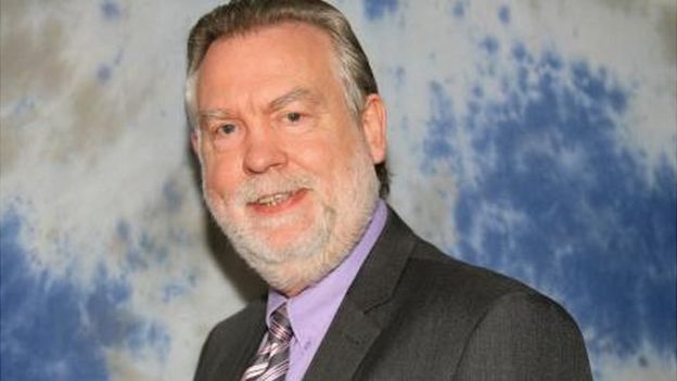 South Ribble Council leader survives no confidence vote - BBC News