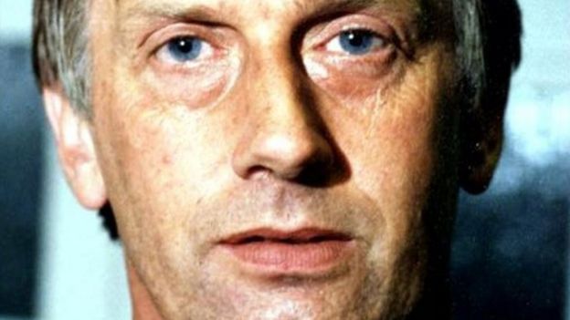 Roy Whiting: Men who attacked Sarah Payne's killer jailed - BBC News