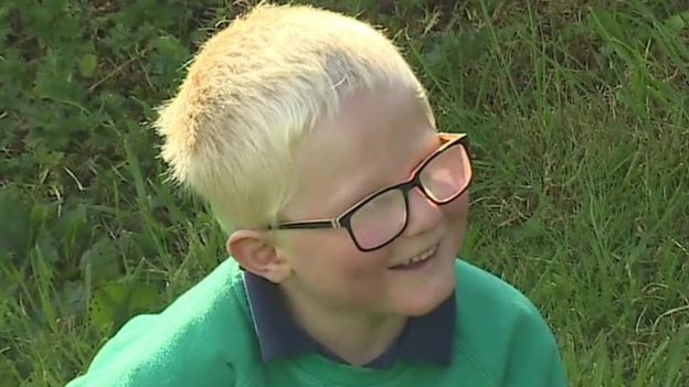 Makaton helps autistic boy Alex, 6, to communicate - BBC News