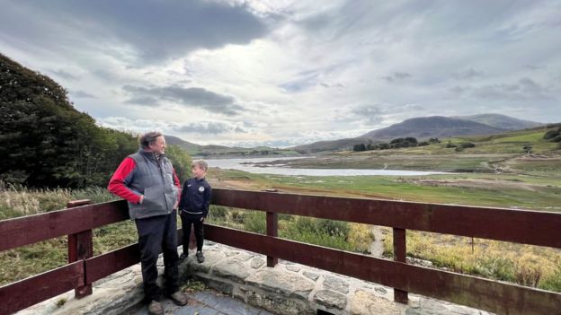 Tryweryn: The stories behind drowned village Capel Celyn - BBC News