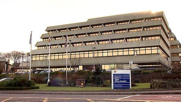 Shell moving to three weeks on plan offshore - BBC News