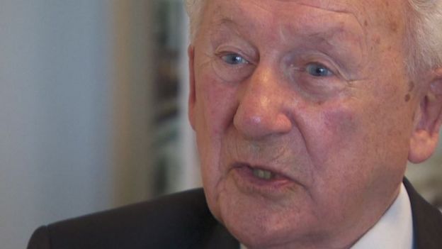 Lancaster Bomber crews reunite at WW2 plane factory - BBC News