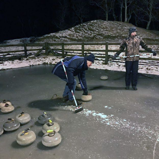 Curling goes outdoors as temperatures drop - BBC News