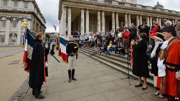 Waterloo 200th anniversary: Victory dispatch arrival re-enacted - BBC News