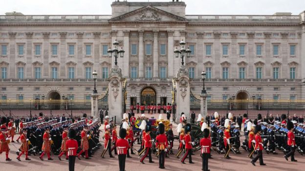 6 de los momentos más simbólicos del funeral de la reina Isabel II ...