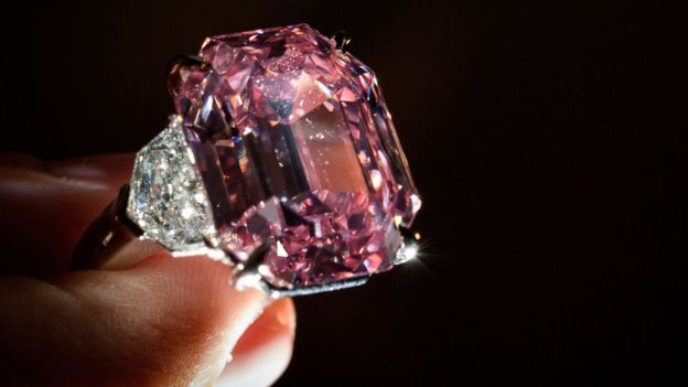 Lulo Rose: Largest pink diamond in 300 years found in Angola - BBC News