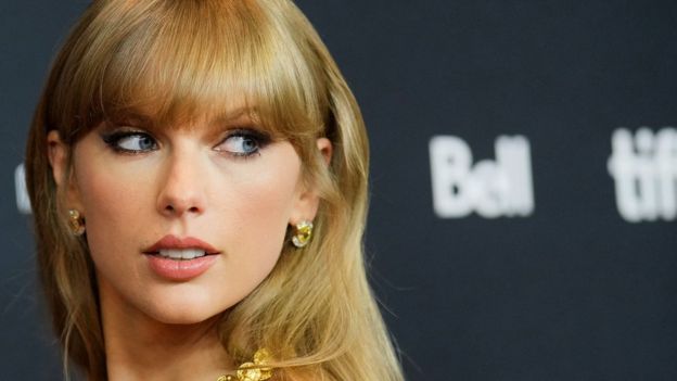 Taylor Swift: New album Midnights smashes Spotify records - BBC Newsround
