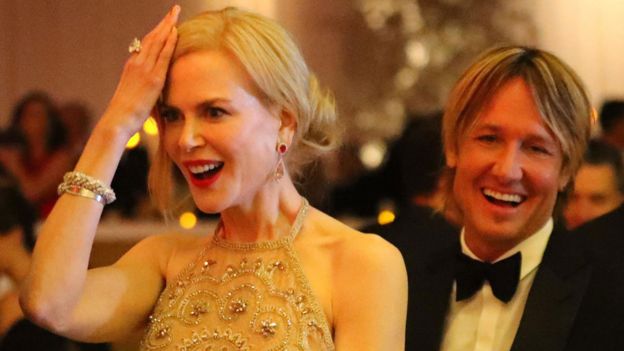 Kidman explains her Oscars 'seal hands' clapping - BBC News