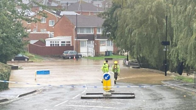 Southampton's Itchen Bridge to close ahead of Storm Ciarán - BBC News