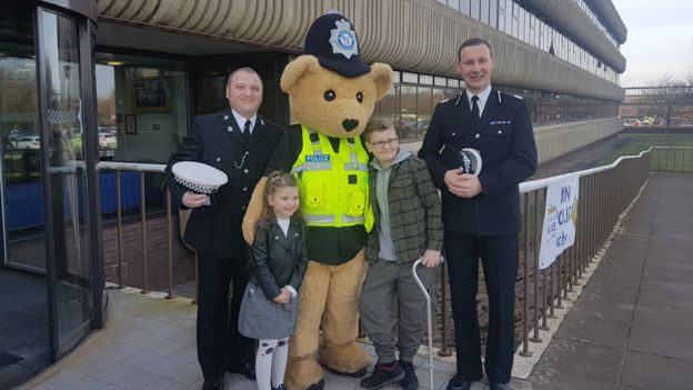 Alex Goodwin, 11, becomes 'mini-police officer' - BBC News