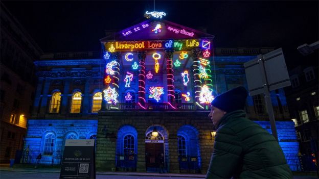 River of Light: Liverpool waterfront light show 'wakes up city' - BBC News