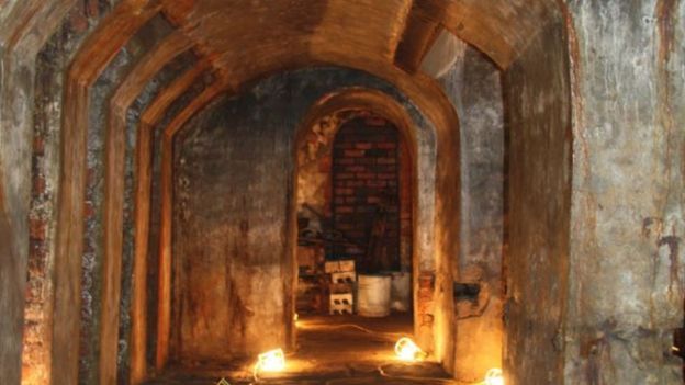 Photographs capture 'pivotal' decade in Sheffield's history - BBC News