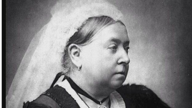 Newspaper review: Britain's response to refugee crisis - BBC News