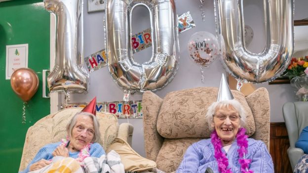 Barnsley identical twin sisters celebrate 100th birthdays - BBC News