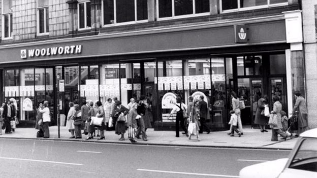 Old Aberdeen shop fronts exhibition opens - BBC News
