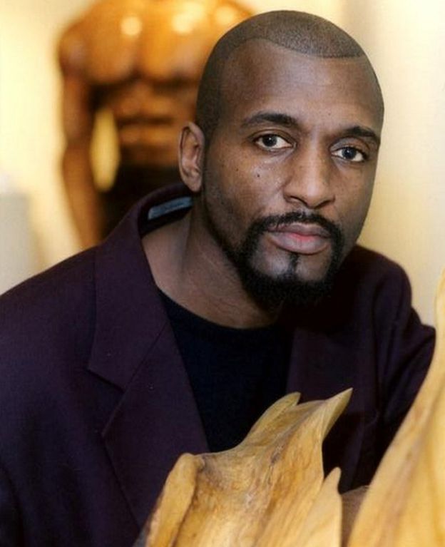 Willard Wigan's 'To See or Not to See' Shakespeare goes on show - BBC News