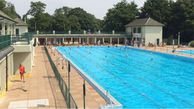 Jesus Green Lido: Cambridge 'people's pool' turns 100 - BBC News
