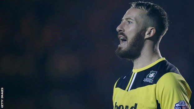 Aldershot Town hand new deals to Jake Cole and Lewis Kinsella - BBC Sport