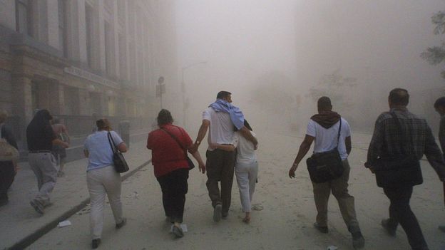 9/11 anniversary: Doctor saw shocking attack from plane - BBC News