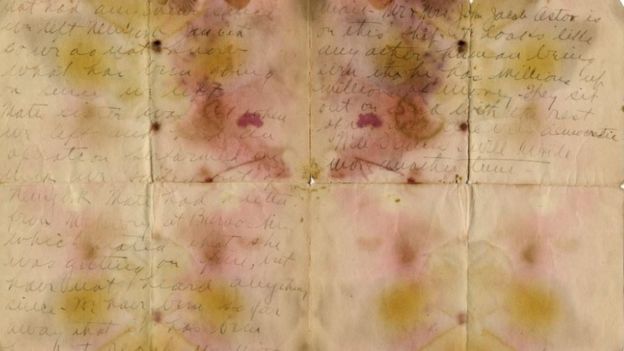 Titanic letter sells for world record price at auction - BBC News