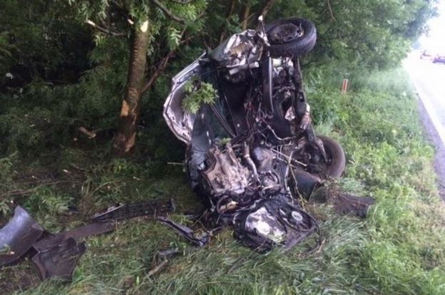 'Miracle' teenage driver walks away from mangled car wreckage - BBC News