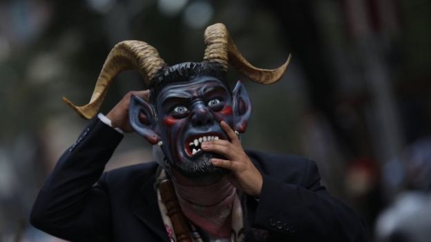 Mexico's indigenous groups celebrate their heritage - BBC News