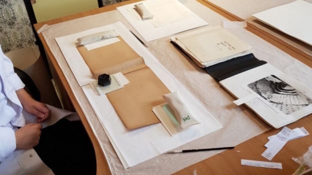 Sutton Hoo: Photos of 1939 excavation to be conserved - BBC News