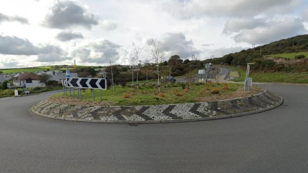 Motorcyclist suffers life-changing injuries in Cornwall crash - BBC News