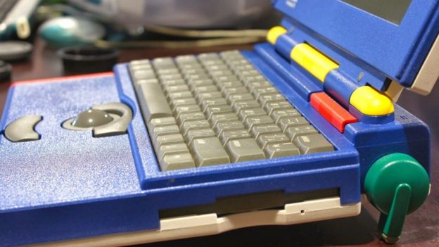 The teenager obsessed with retro Apple tech - BBC News