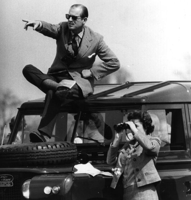 Queen Elizabeth II: A life in Land Rovers - BBC News