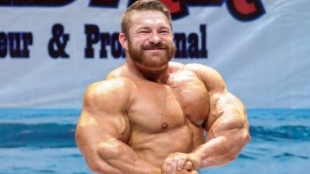Mr Olympia bodybuilder 'Flex' Lewis matches Arnie's record - BBC News