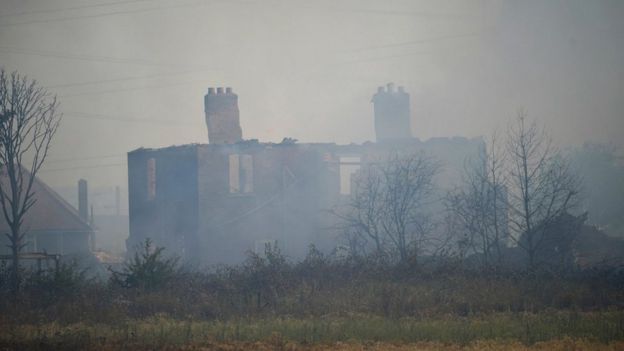 London fires: Major incident declared as crews tackle blazes - BBC News