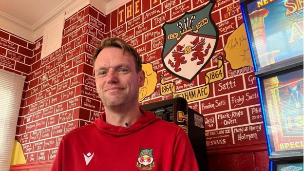 Welcome to Wrexham: Fans of Disney show travel from Texas - BBC News