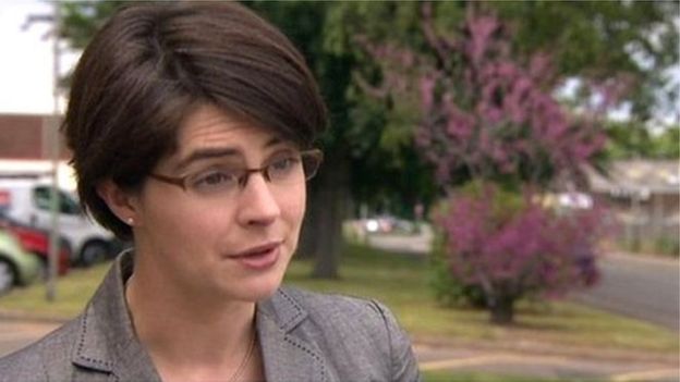 Brexit: UK should 'shake Dublin's cage' over Irish border - BBC News