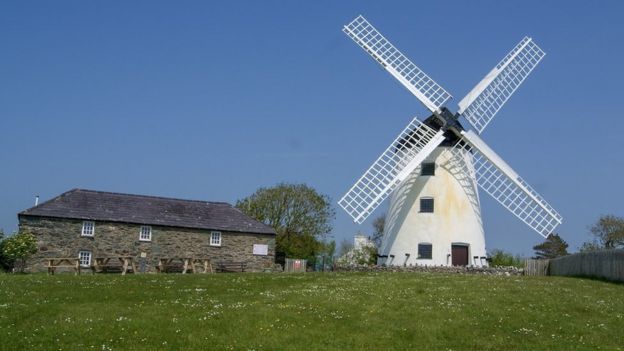 Last working windmill in Wales seeks new operator - BBC News