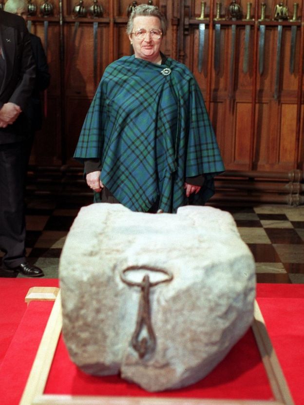 The students who stole the Stone of Destiny - BBC News