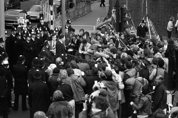 In pictures: Iranian embassy siege in London - BBC News